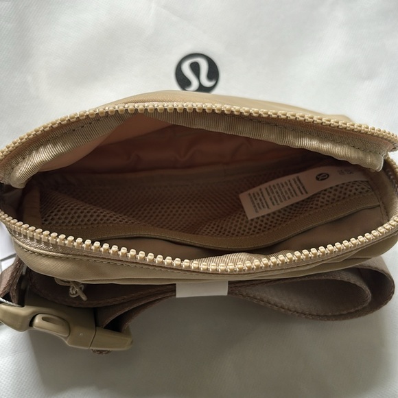 Lululemon Everywhere Belt Bag Trench